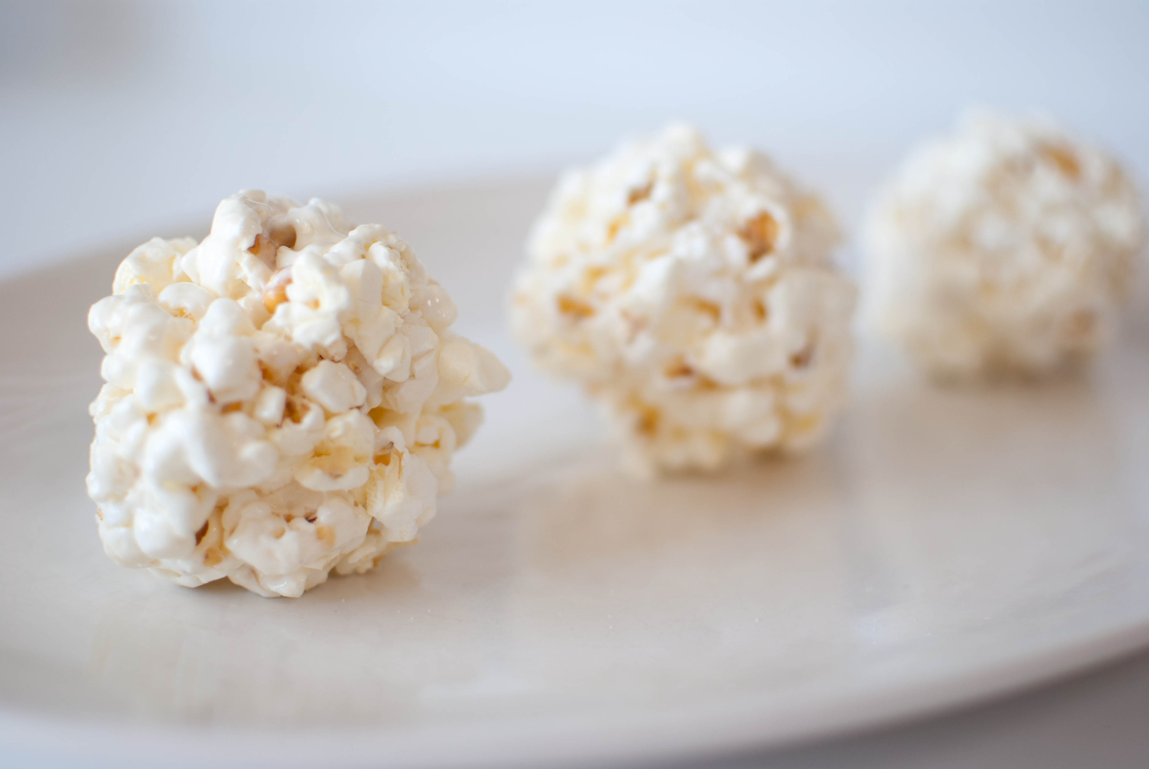 {Oscar Party Ideas} Marshmallow Popcorn Balls - TWINKLE TWINKLE LITTLE ...